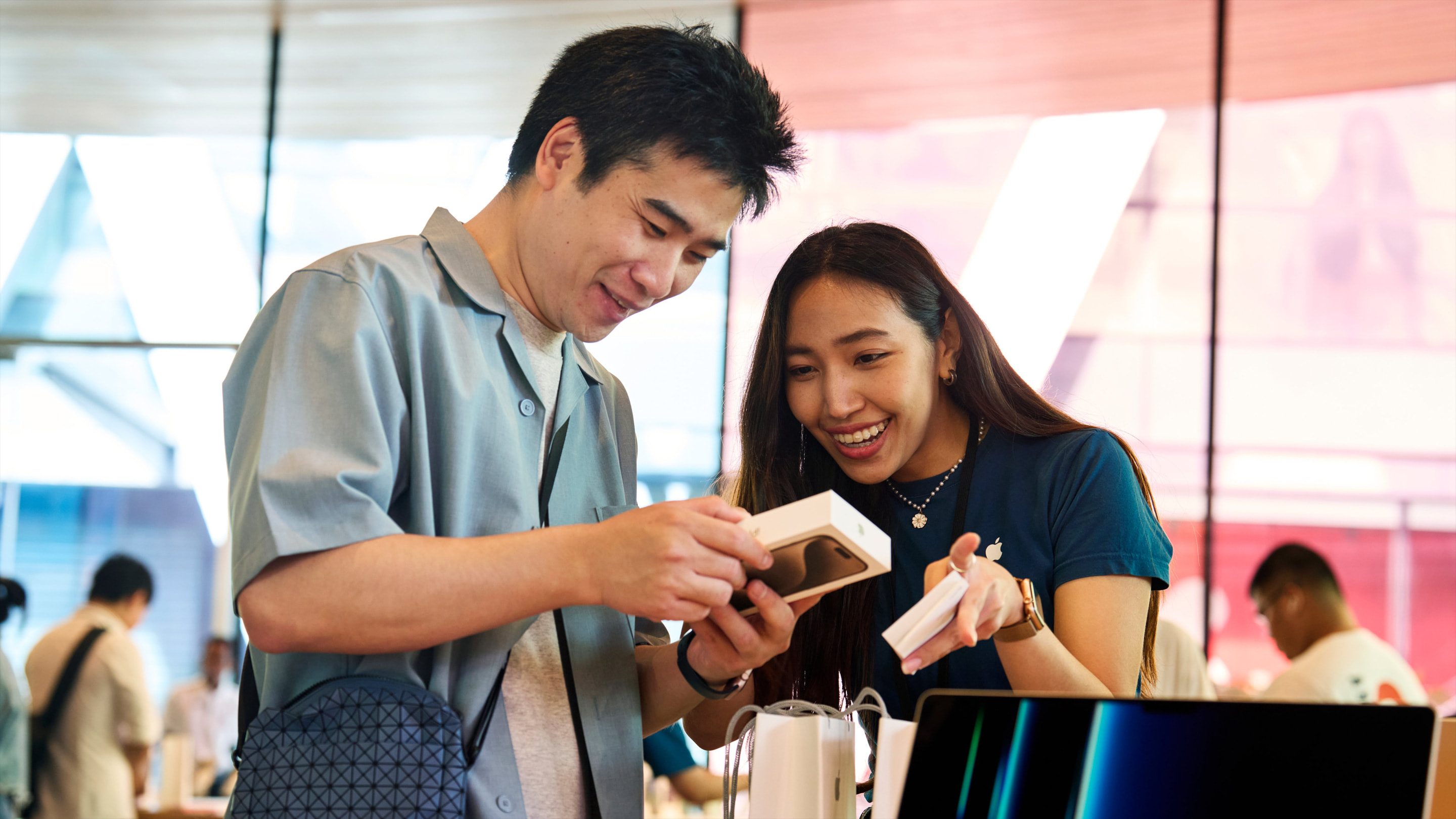 iPhone 15 系列与新款 Apple Watch 系列在全球正式发售 - Apple (中国大陆)