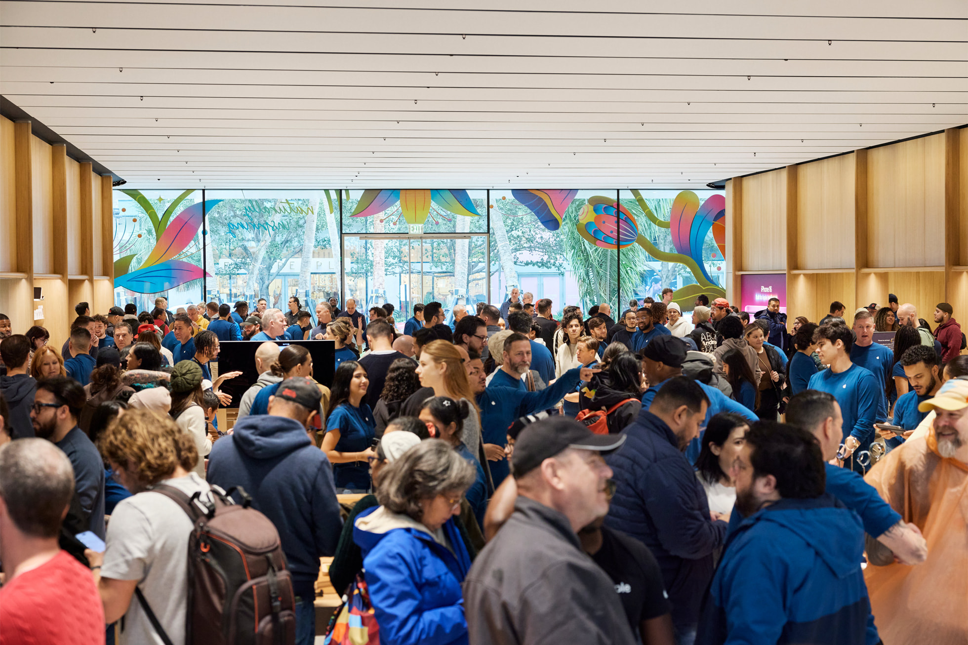 Apple 迈阿密 Worldcenter 零售店在迈阿密市中心开幕 - Apple (中国大陆)