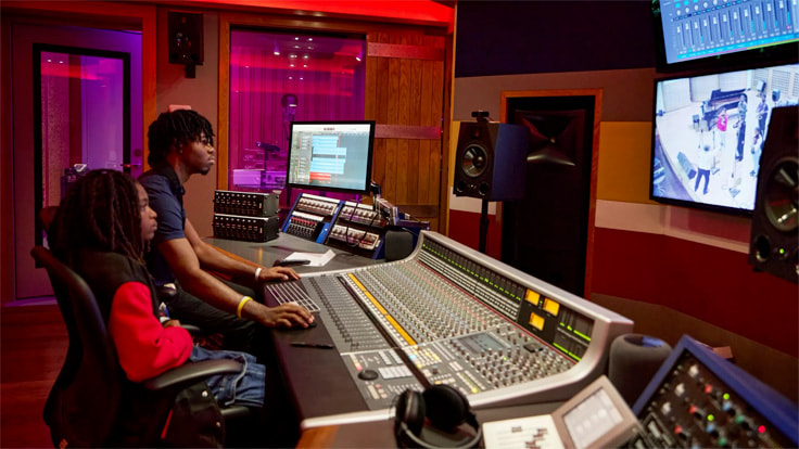 Apple Watch 彩虹版系列庆祝多元化的 LGBTQ+ 群体 - Apple (中国大陆)