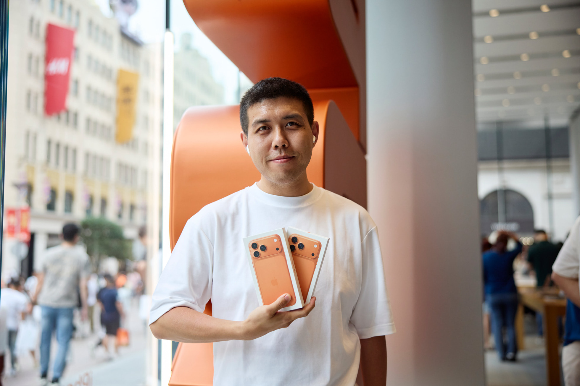 最新款 iPhone、Apple Watch 和 AirPods 在 Apple Store 零售店正式发售 - Apple (中国大陆)