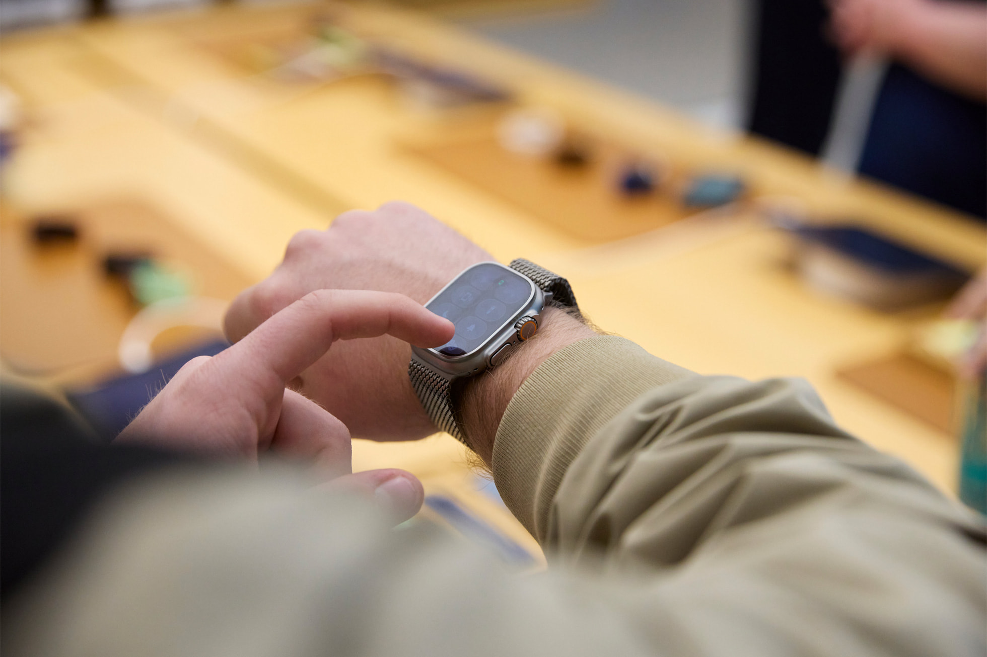 最新款 iPhone、Apple Watch 和 AirPods 在 Apple Store 零售店正式发售 - Apple (中国大陆)