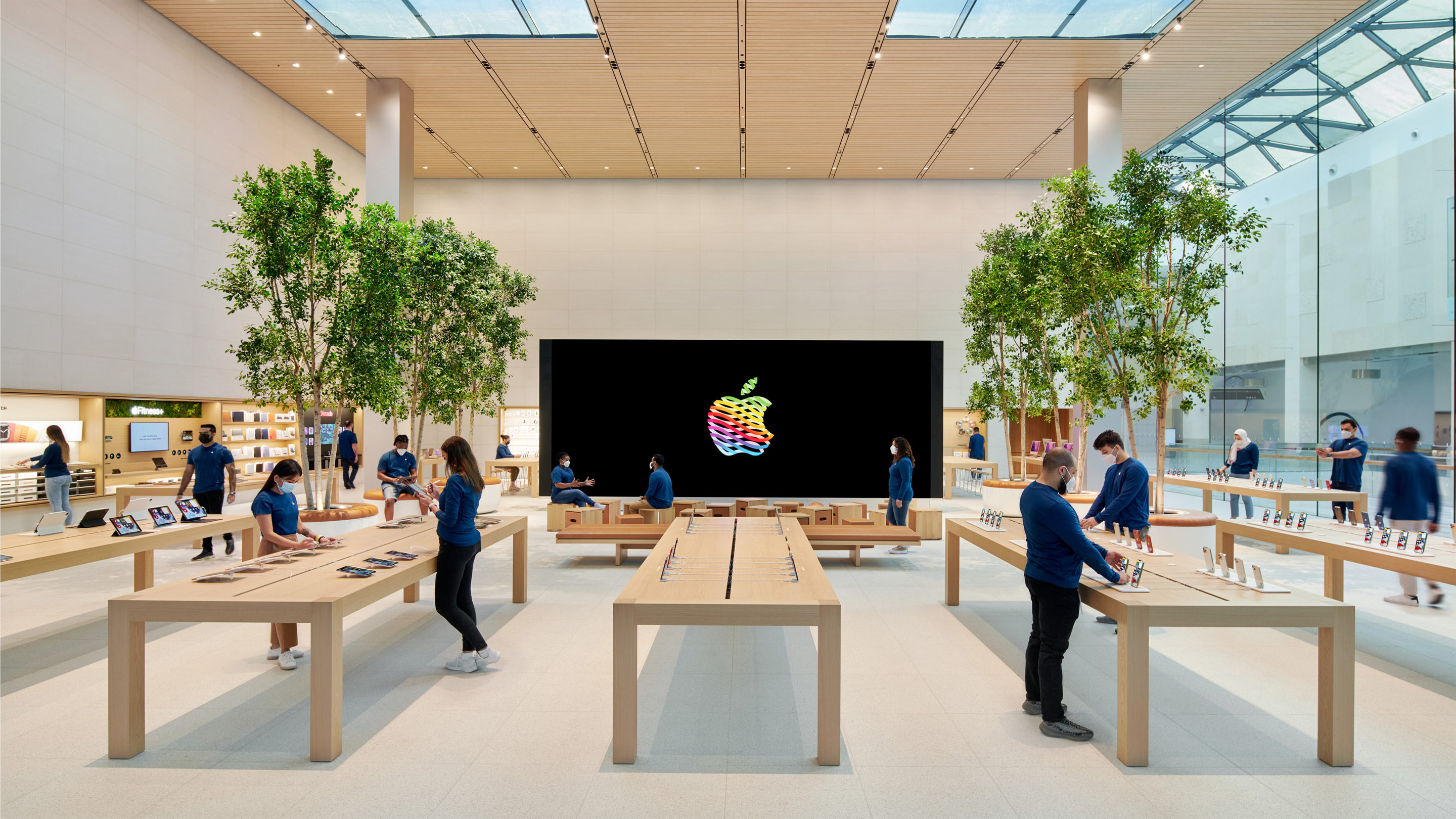 全新的 Apple Yas Mall 零售店现已在阿布扎比开幕 - Apple (中国大陆)