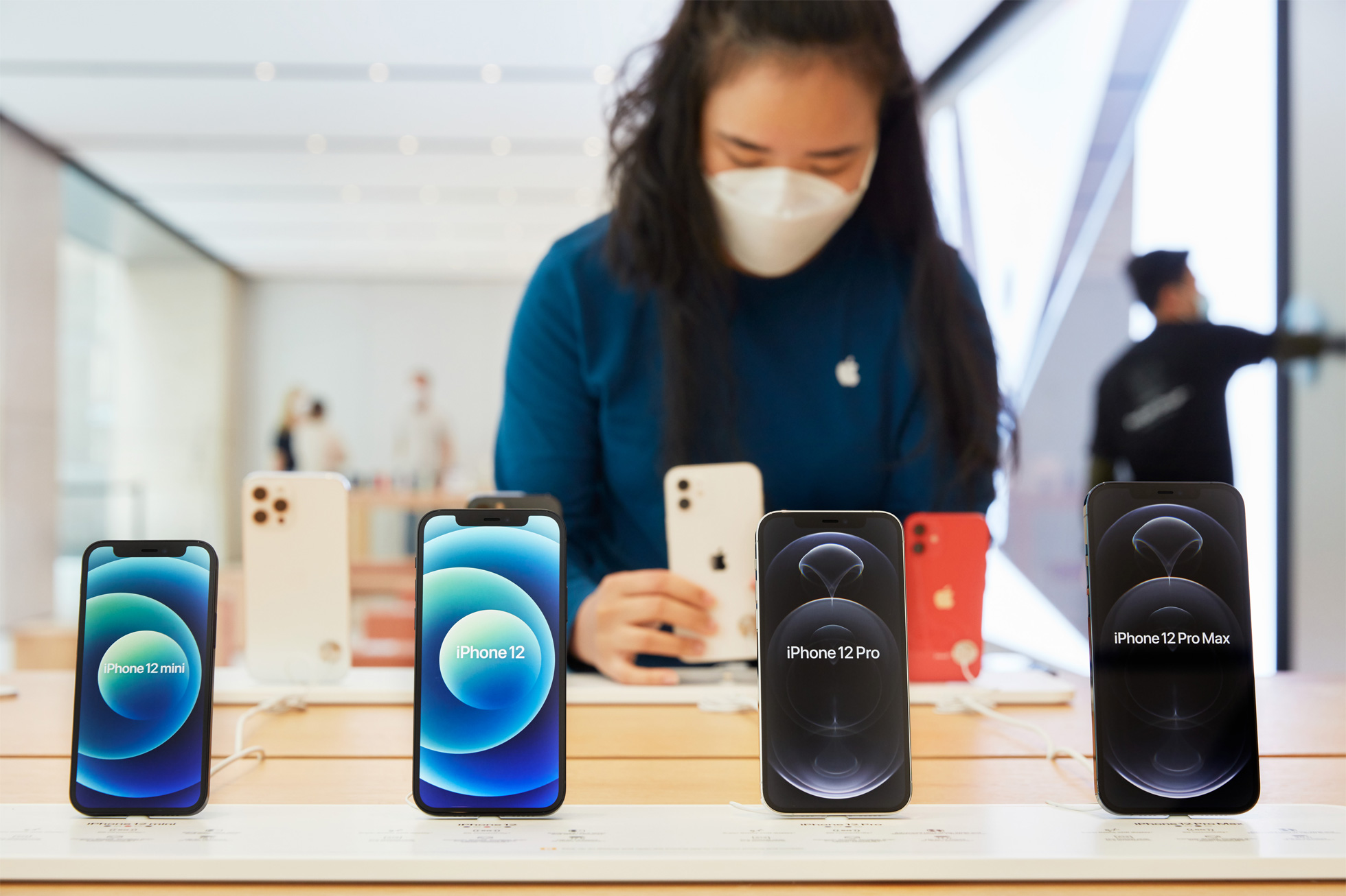 Apple 的 iPhone 12 Pro Max 和 iPhone 12 mini 已抵达全球各地的零售店与顾客家中 - Apple (中国大陆)